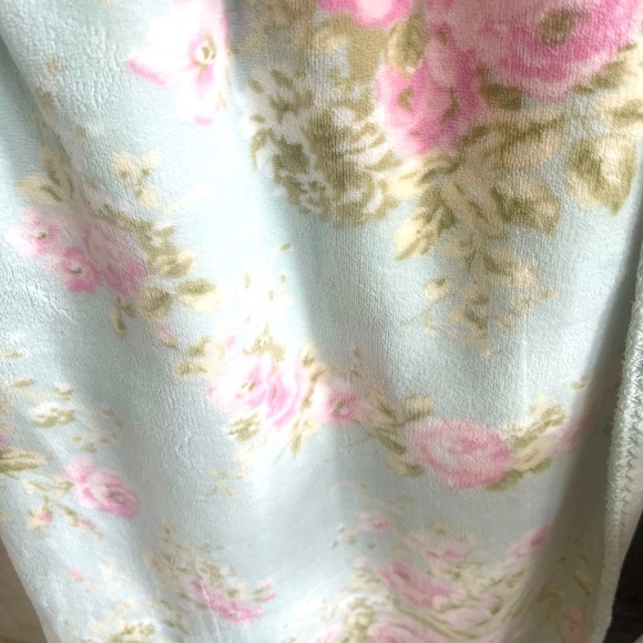 Laura Ashley | Bedding | Laura Ashley Oversized Reversible Throw Floral ...